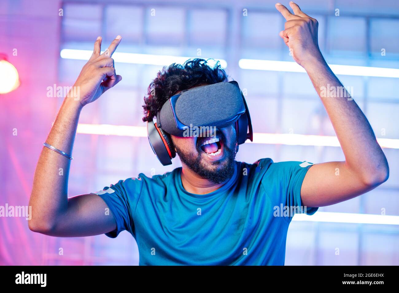 Vr eyeglasses hi-res stock photography and images - Alamy