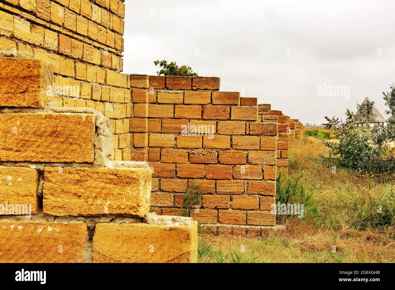Old house demolished balconies hi-res stock photography and images - Alamy