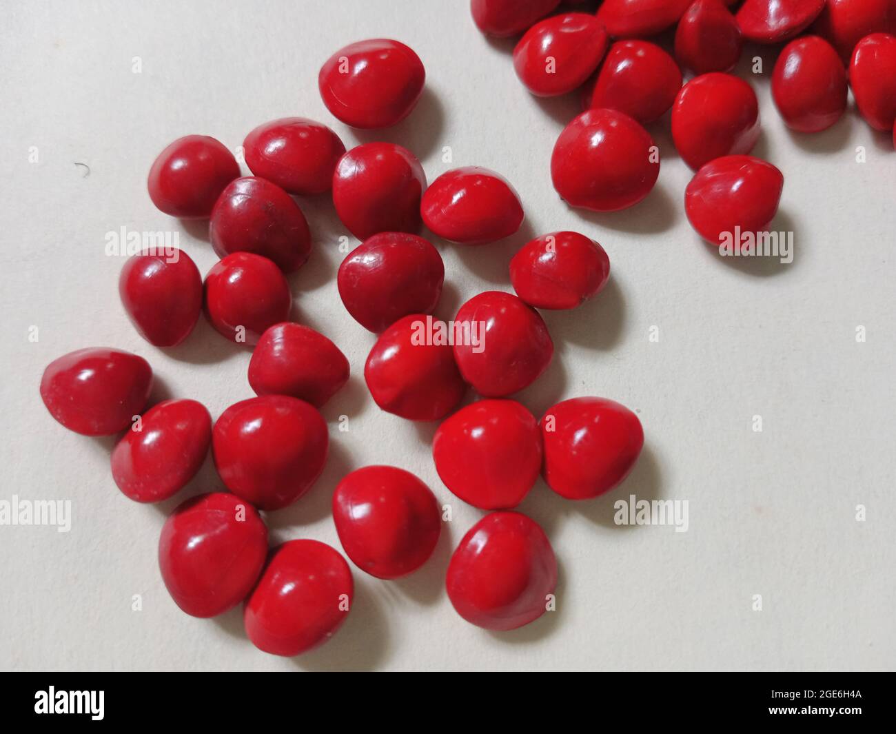 Red saga seeds hi-res stock photography and images - Alamy