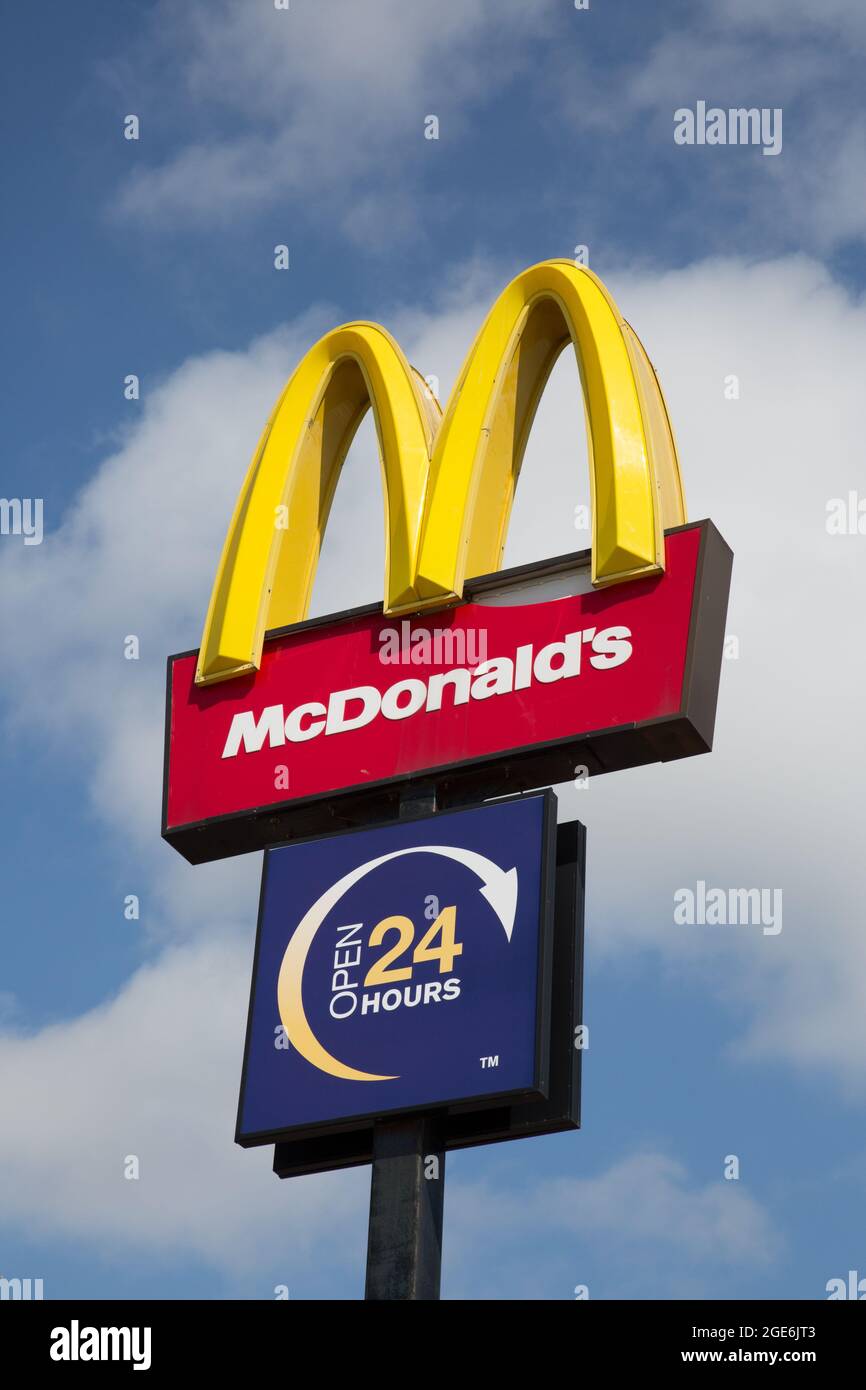 Mcdonalds logo drive thru hi-res stock photography and images - Alamy