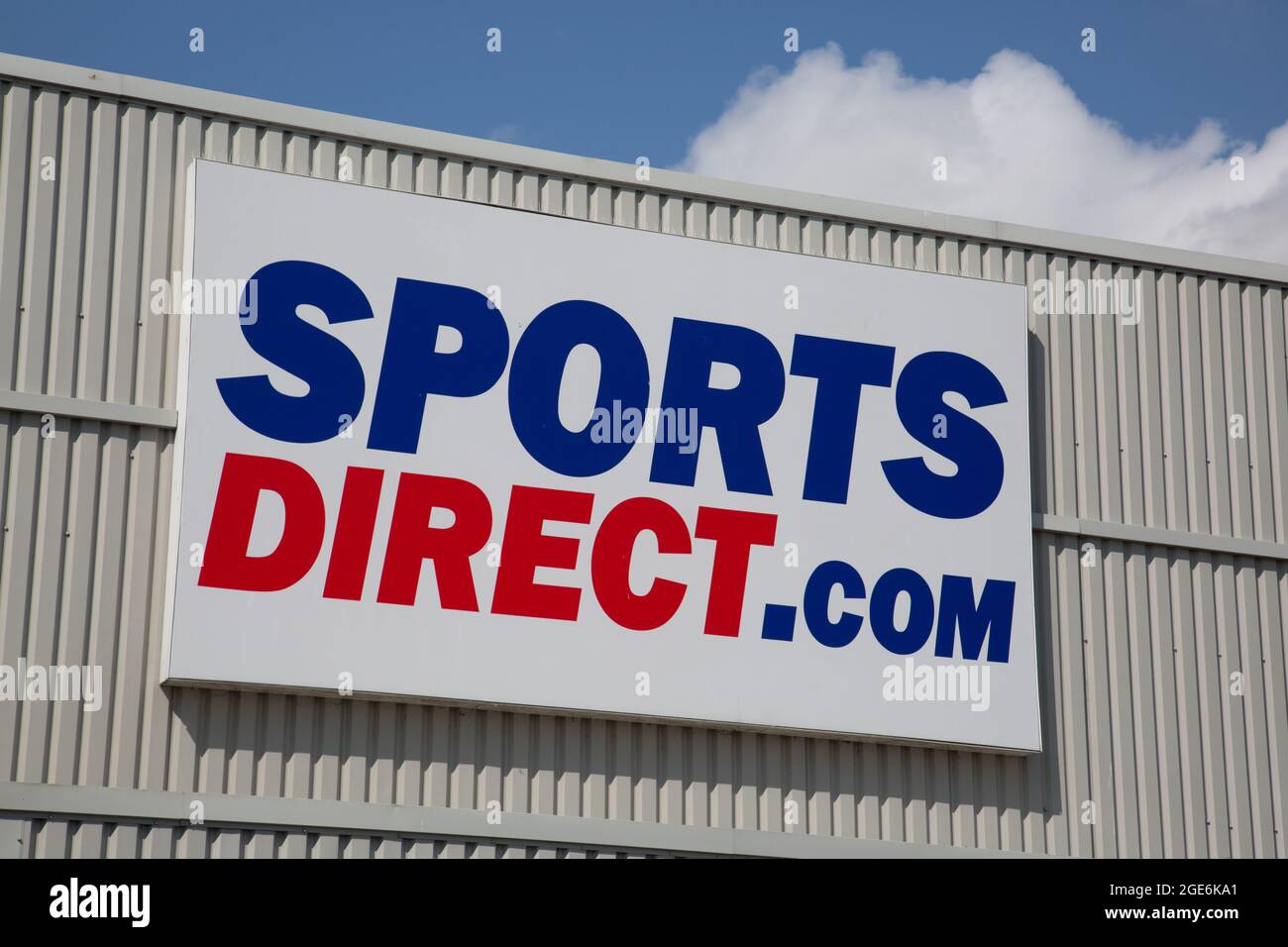 Sports direct store sign hi-res stock photography and images - Alamy