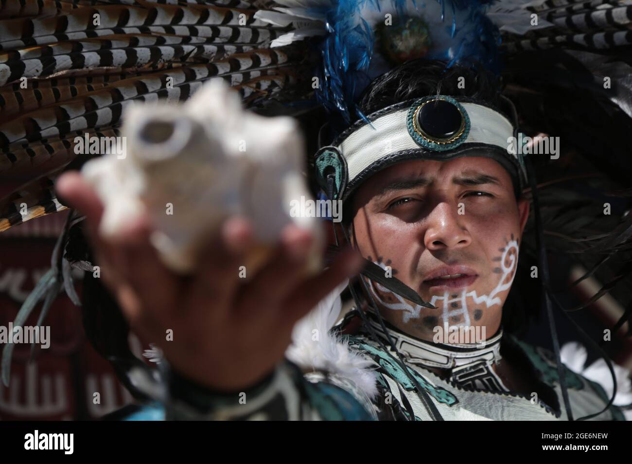 Non Exclusive: TEOTOHUACAN, MEXICO - AUGUST 16: A man in pre-Hispanic ...