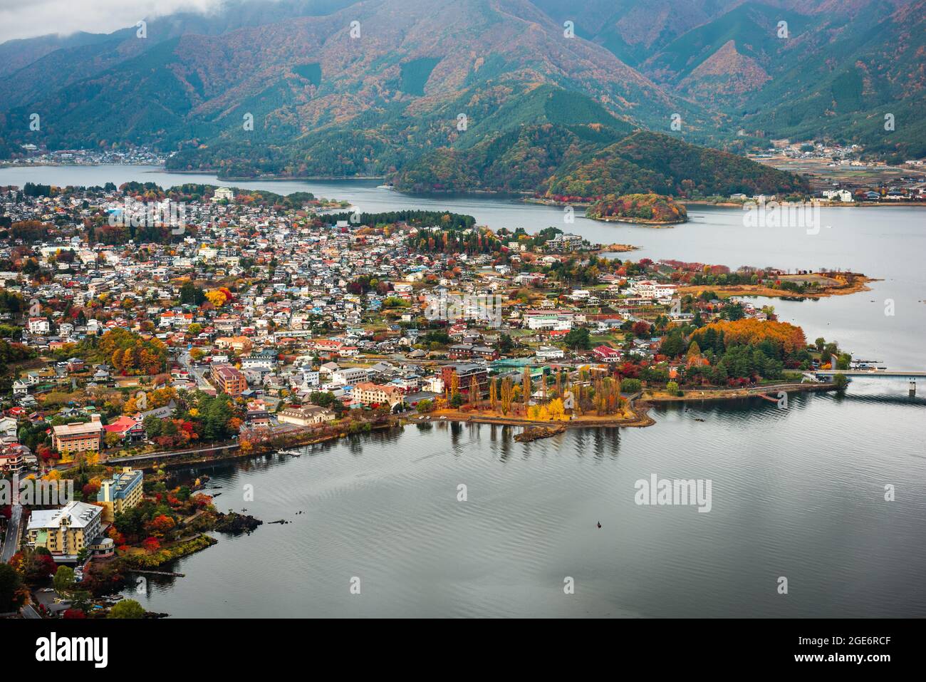 Hotels and resorts on lake kawaguchi during the autumn season Stock ...