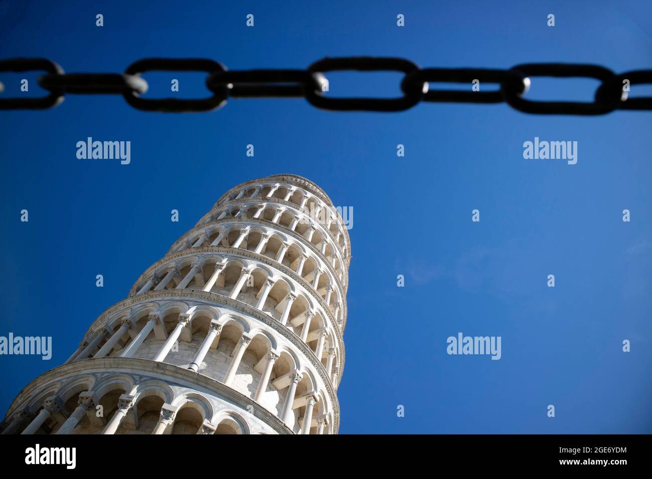 Perspective view of the architecture of the Leaning Tower of Pisa ...