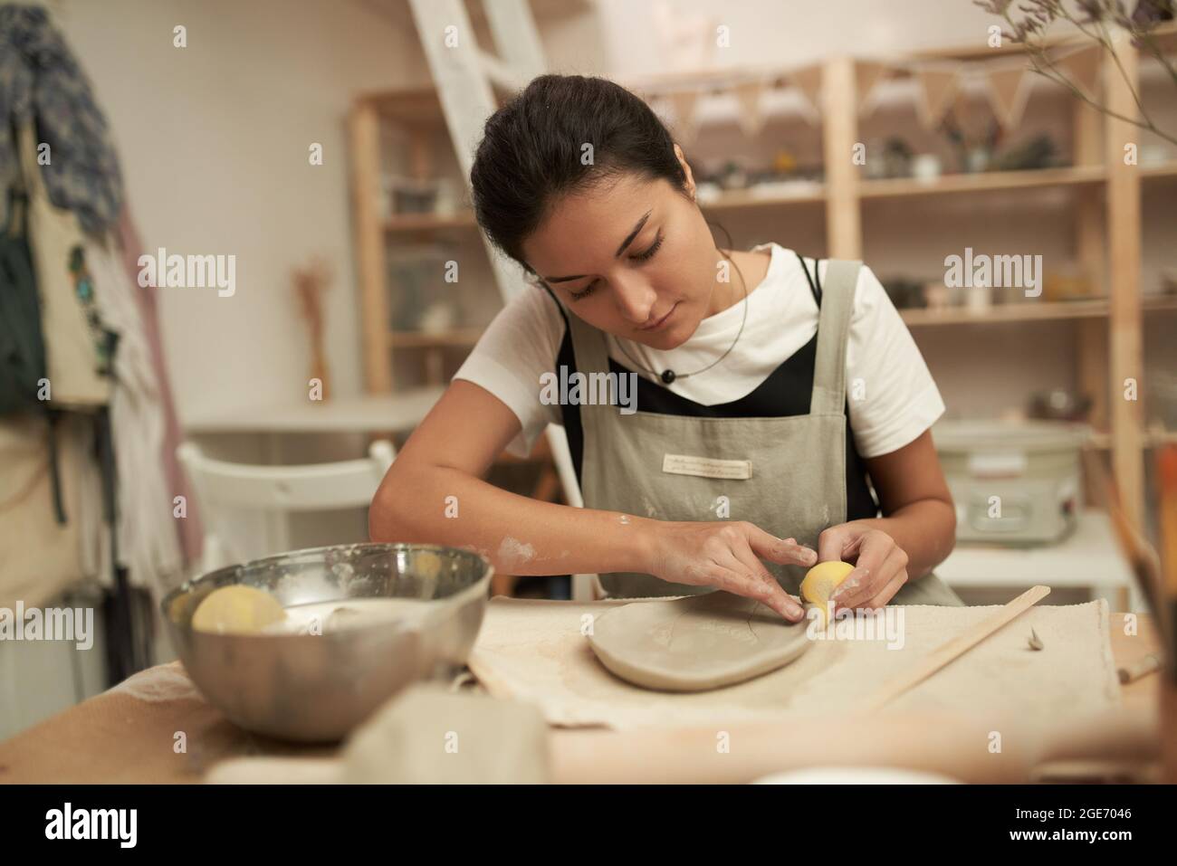 Hand building pottery hi-res stock photography and images - Alamy