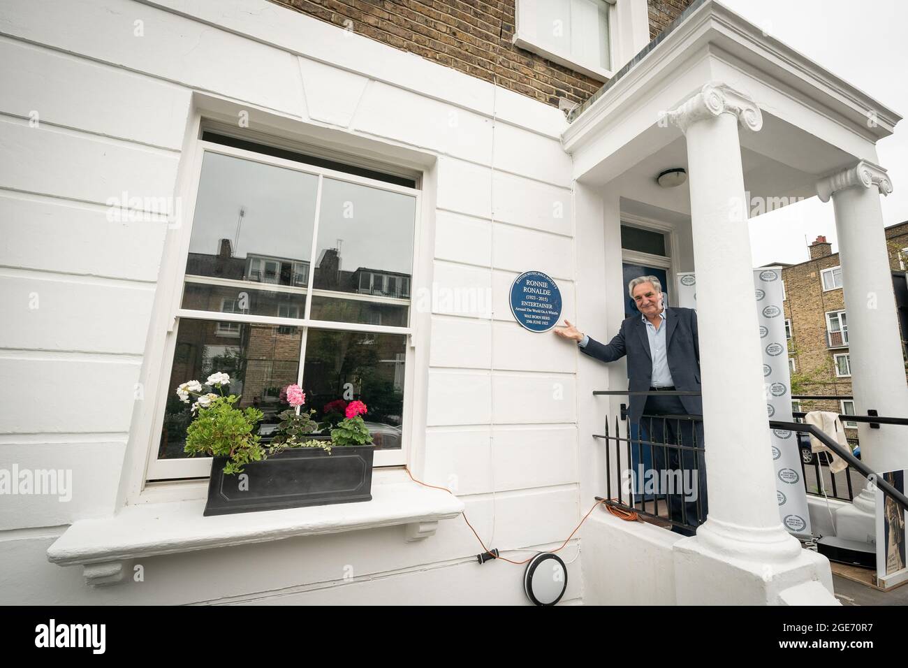 Downton Abbey actor Jim Carter unveils an English Heritage Blue Plaque ...