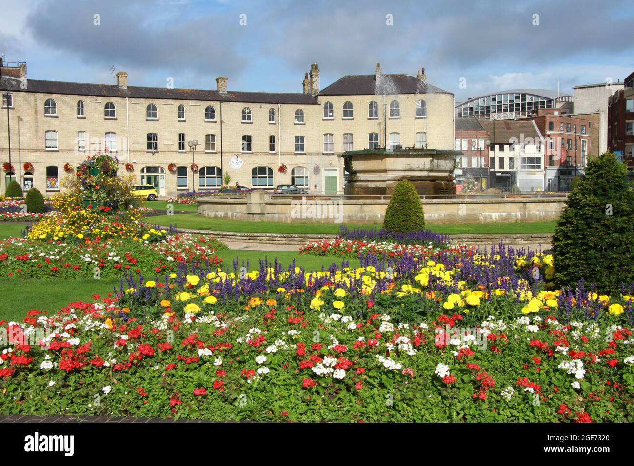 Formal gardens at Queens Gardens, Hull city centre Stock Photo - Alamy