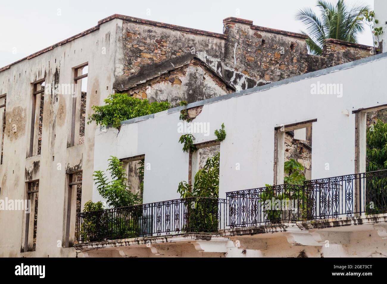 Crumbling Colonial Buildings High Resolution Stock Photography and ...