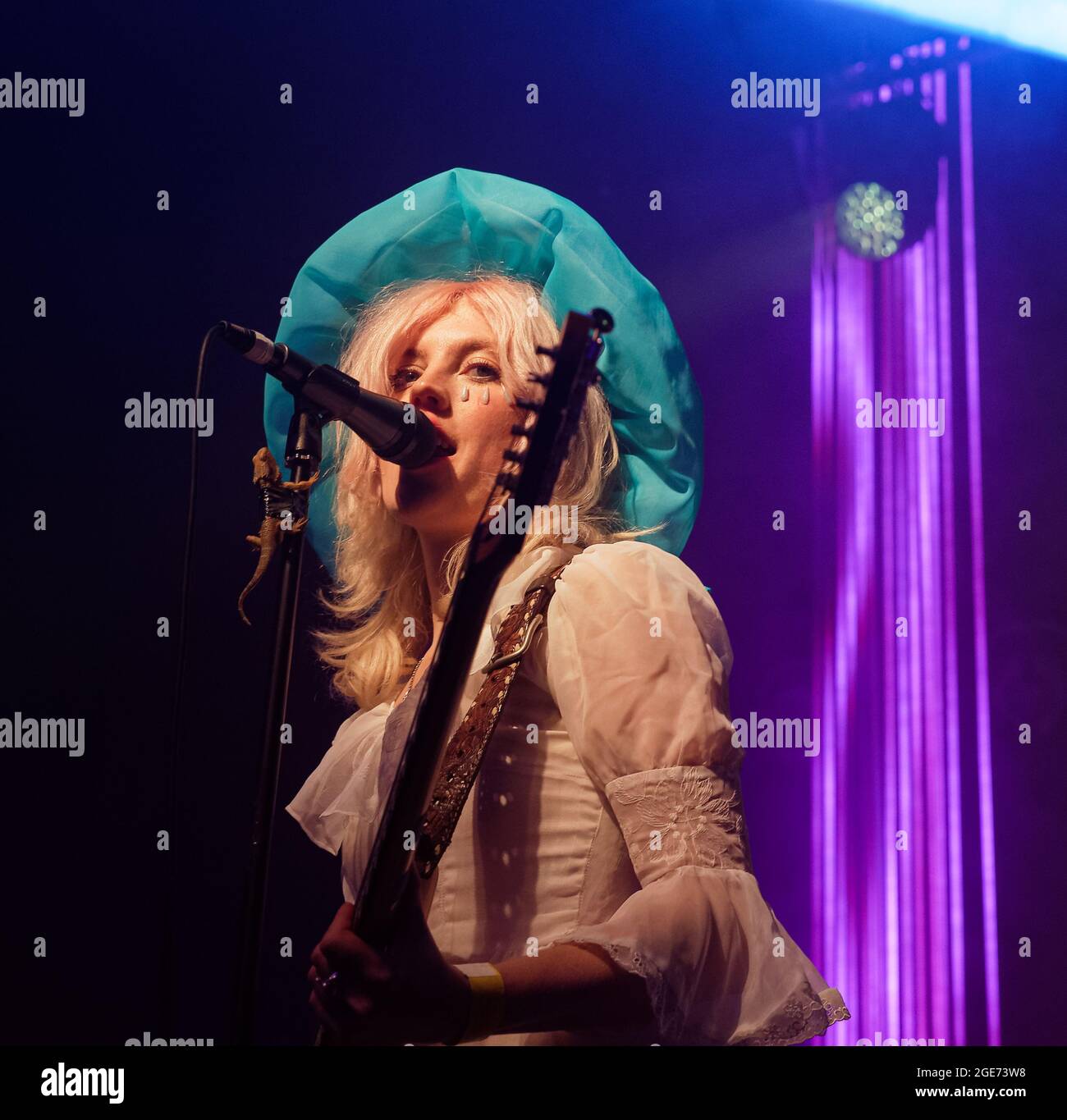 Izzy phillips band hi-res stock photography and images - Alamy