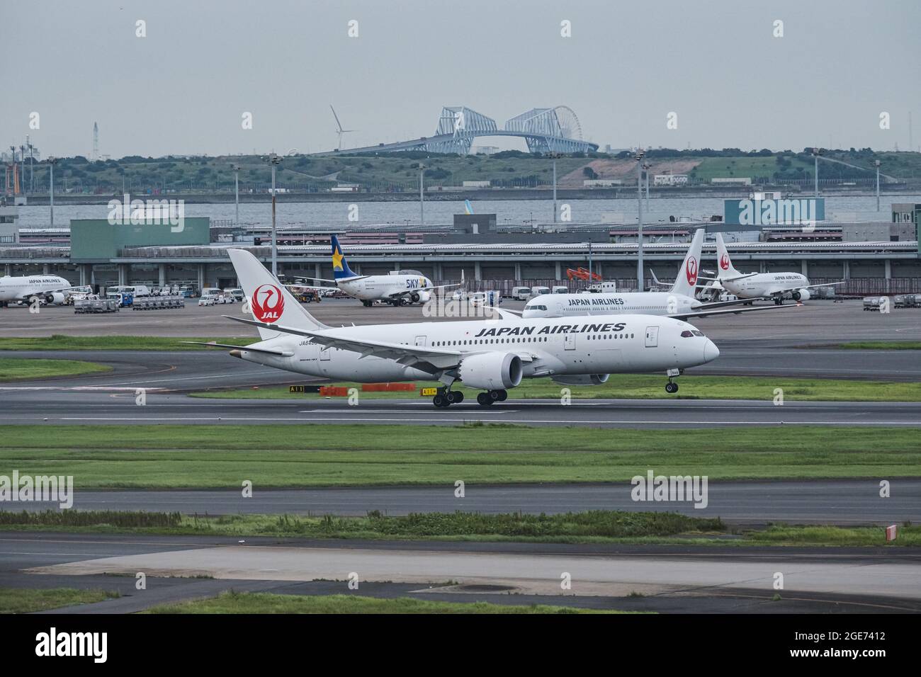 Jetliners at Haneda Airport Stock Photo - Alamy
