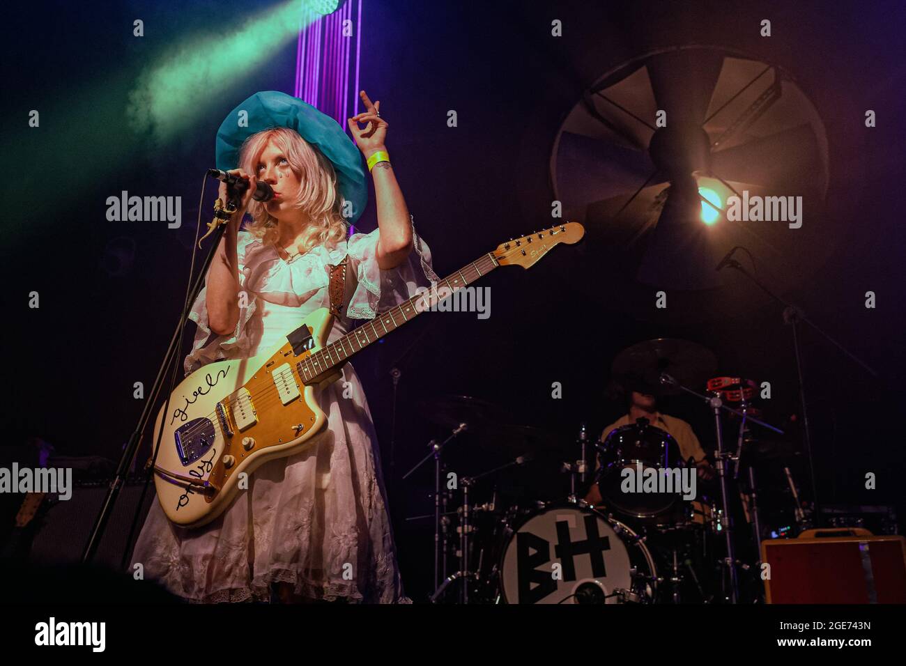 Izzy phillips band hi-res stock photography and images - Alamy