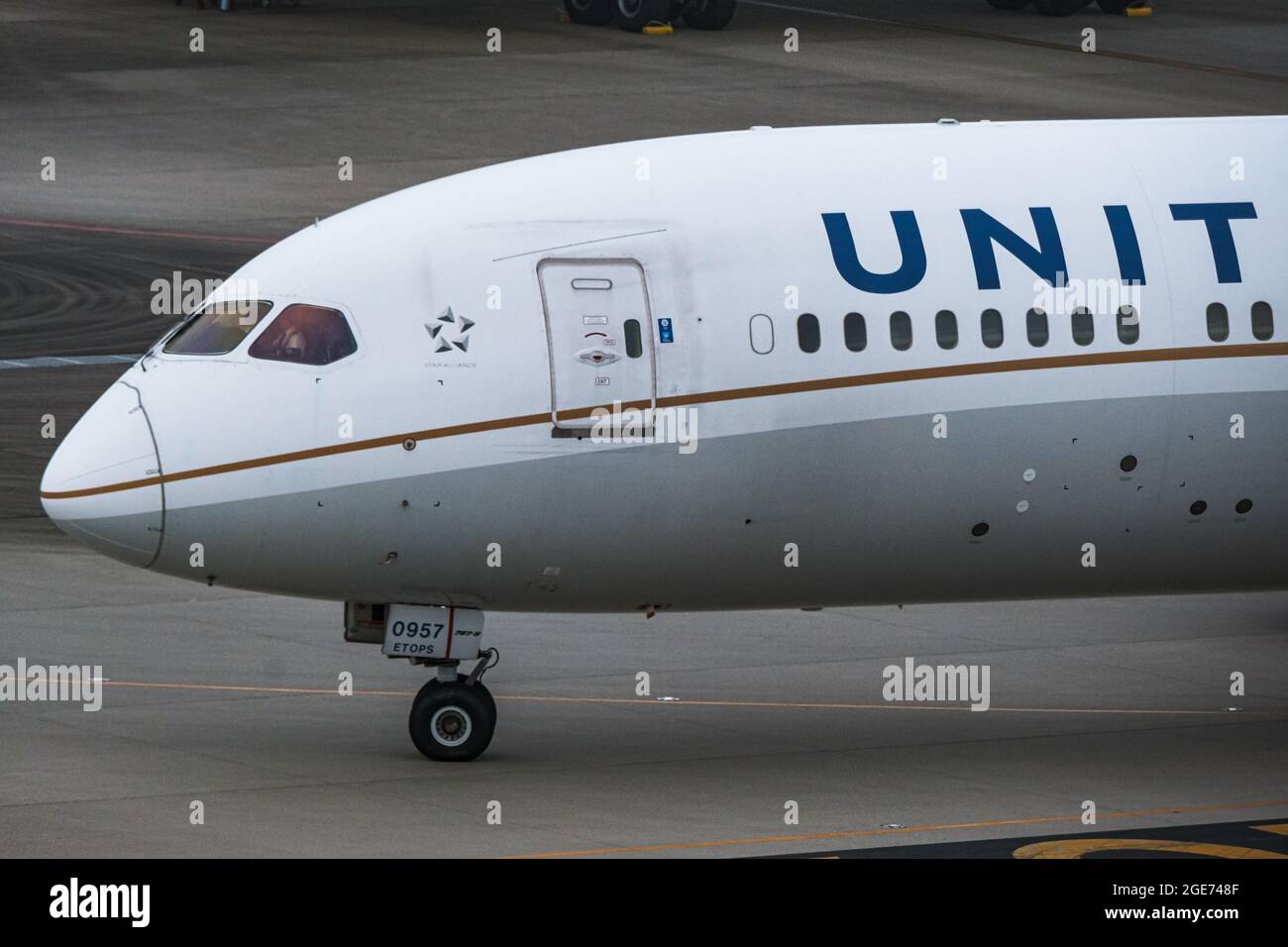 Jetliners at Haneda Airport Stock Photo - Alamy
