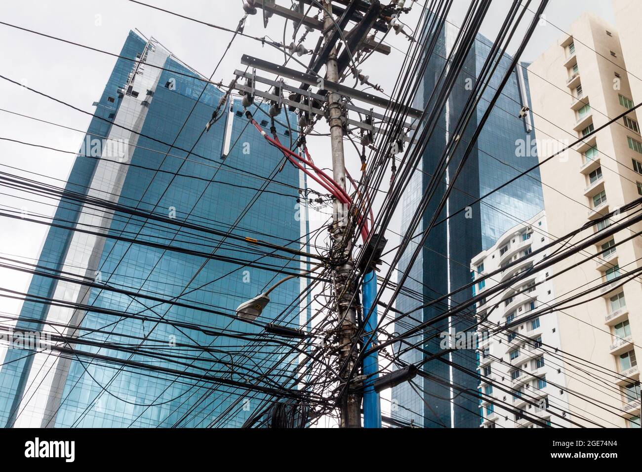 Chaos of electric cables and high rise buildings in Panama City Stock ...