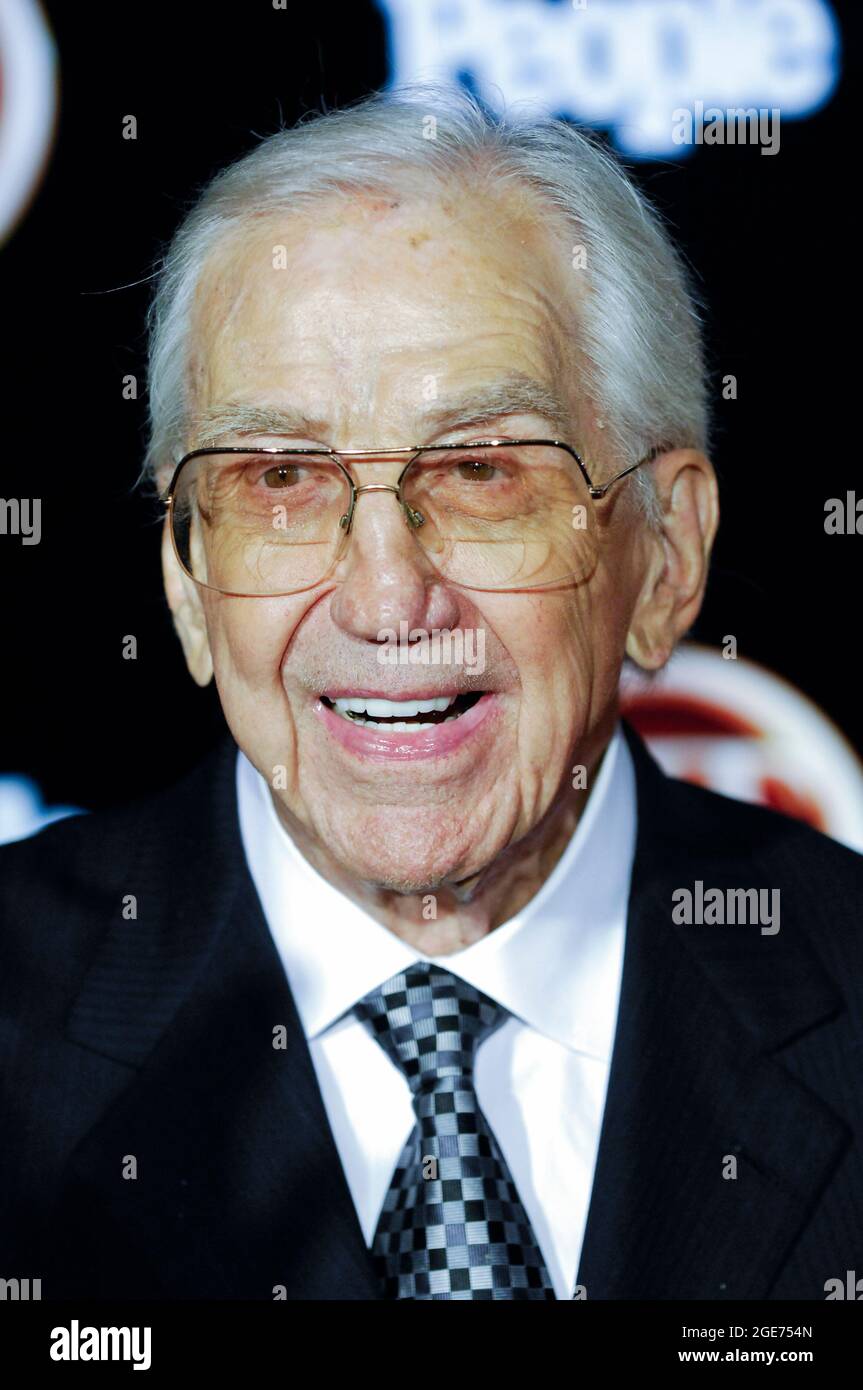 As entertainment tonight hi-res stock photography and images - Alamy