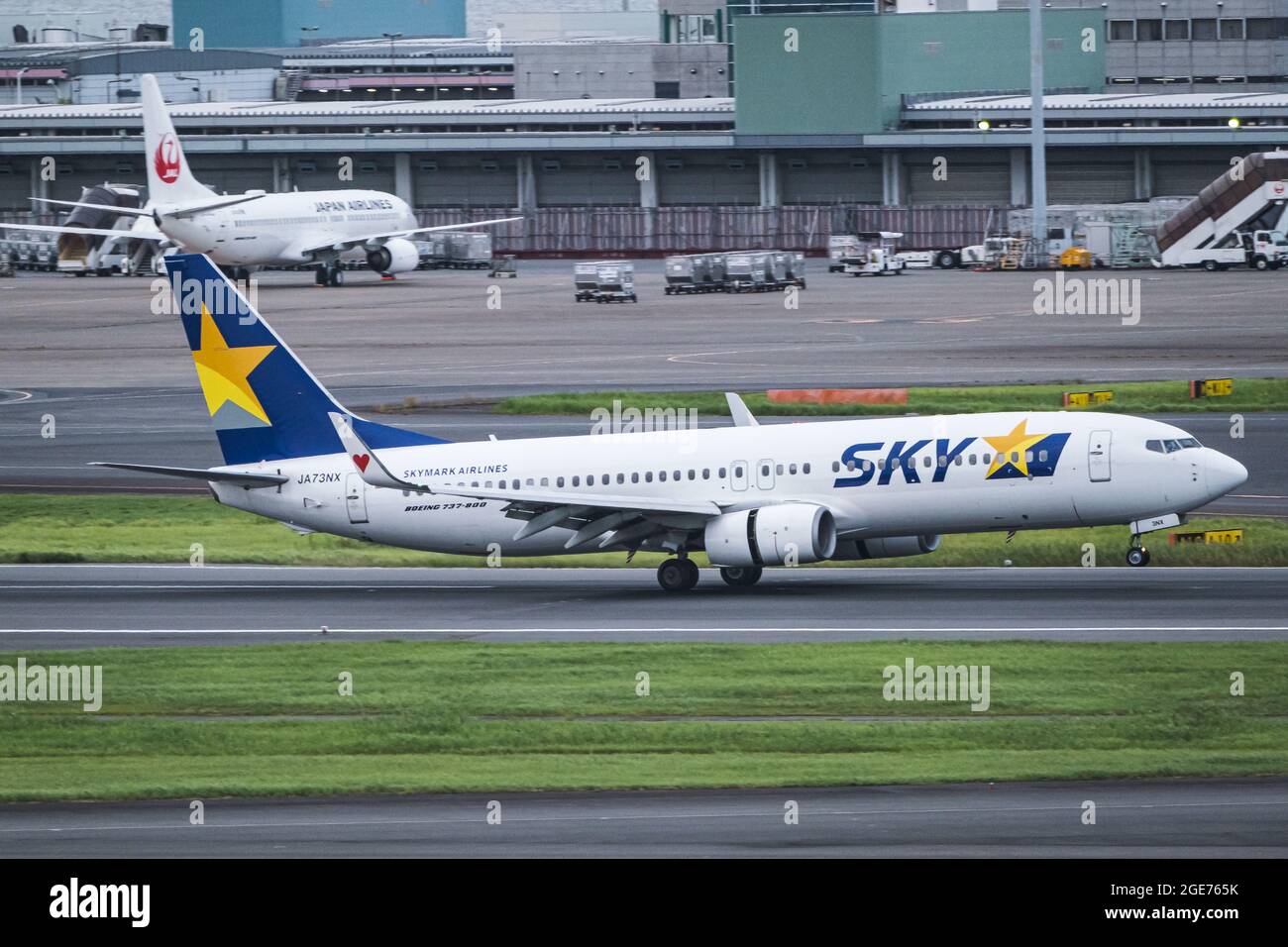 Jetliners at Haneda Airport Stock Photo - Alamy