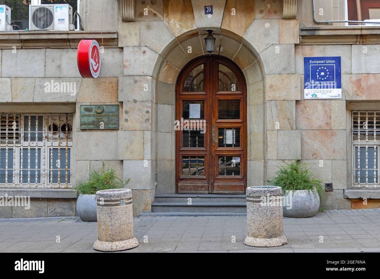Blood donation building hi-res stock photography and images - Alamy