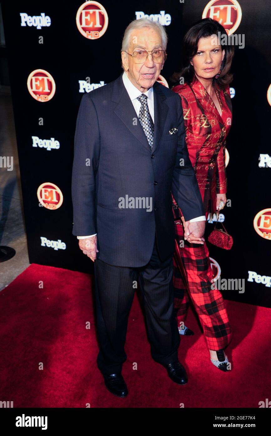 Ed McMahon (L) attends arrivals for Entertainment Tonight and PEOPLE ...