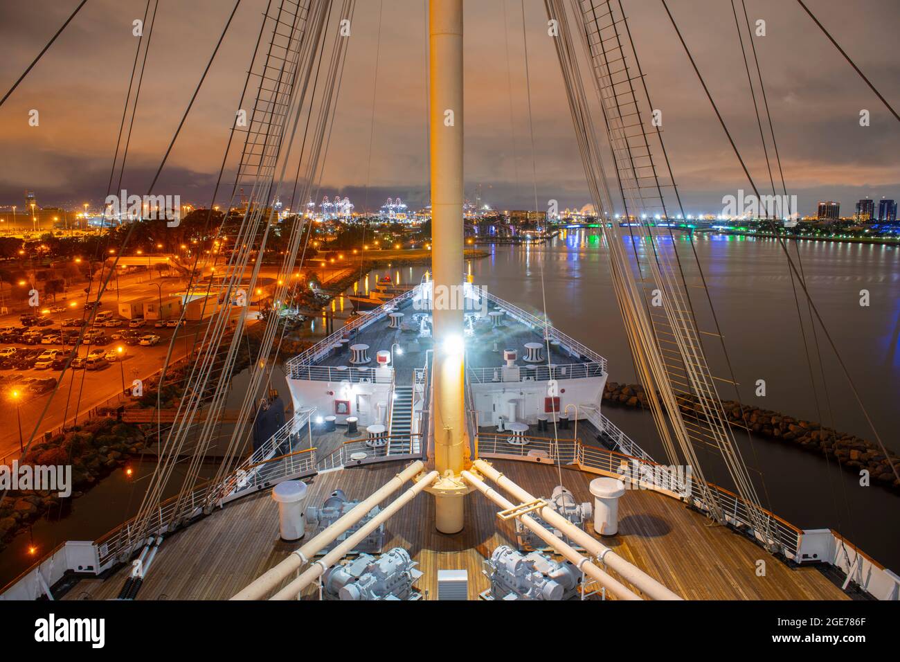 Queen mary ship bow hi-res stock photography and images - Alamy