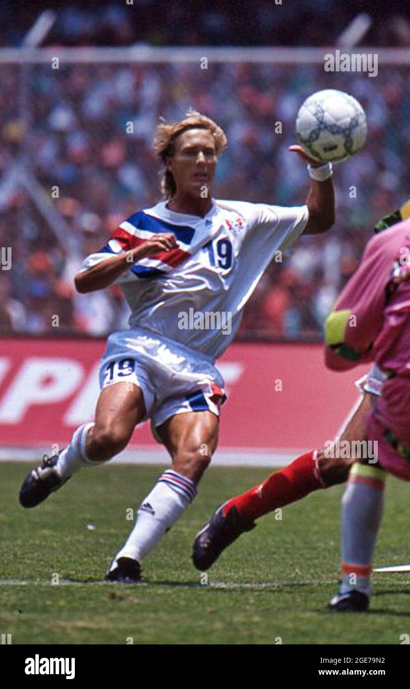 Chris Henderson in action for the USA National soccer team against ...