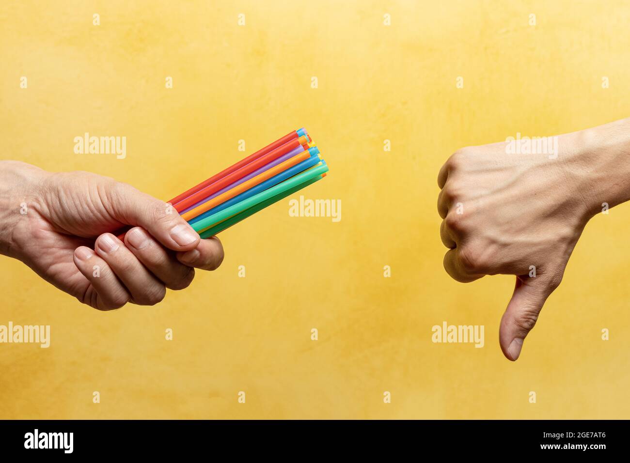 Man refusing to use single use plastic straws Stock Photo - Alamy