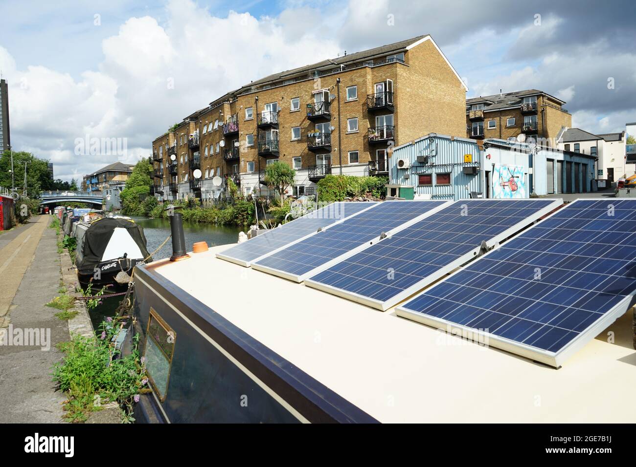 Boats with solar panels along Little Venice, From Warwick Ave to ...