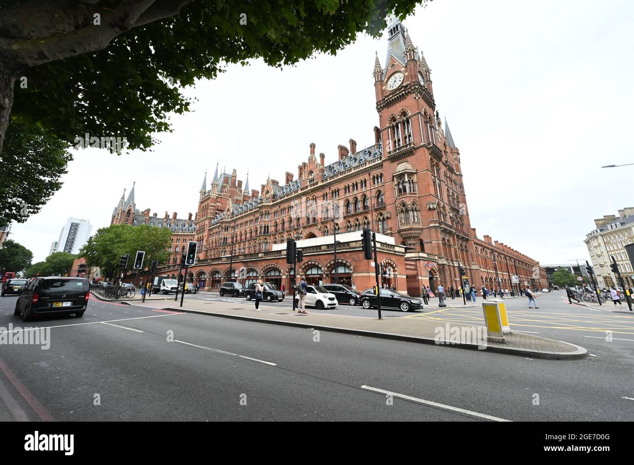 Cityscape historic pancras road london hi-res stock photography and ...