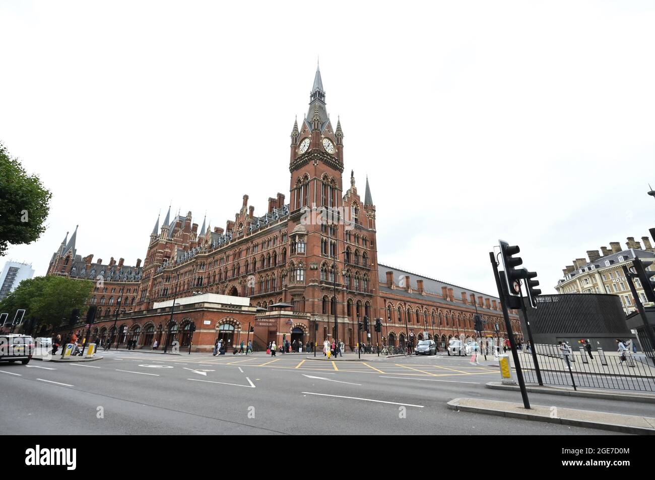 Cityscape historic pancras road london hi-res stock photography and ...