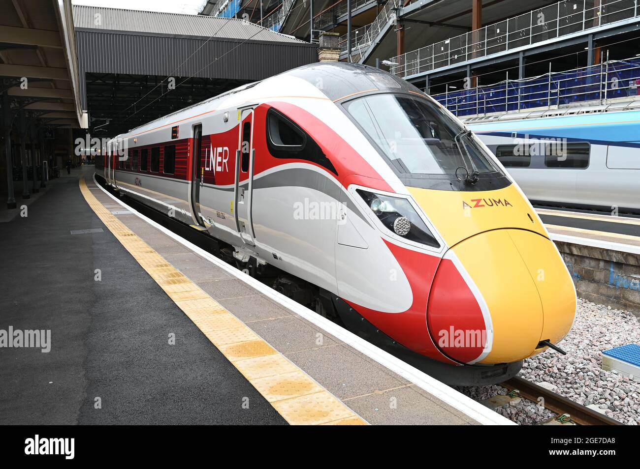 Hitachi AT300 a Kings Cross Station Stock Photo - Alamy