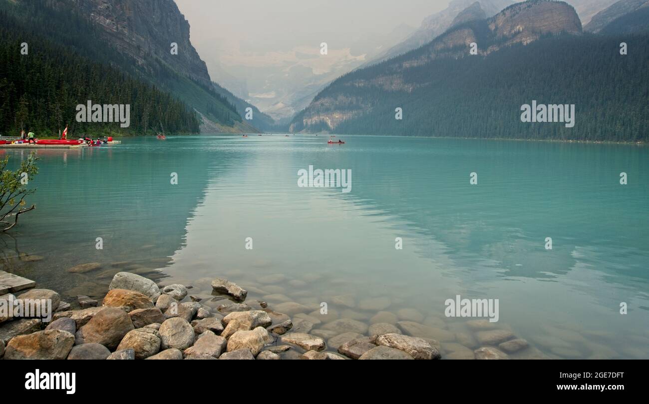 Lake louise cloud mountain hi-res stock photography and images - Alamy