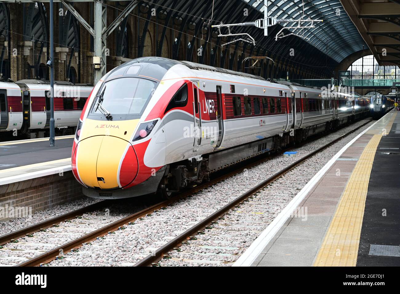 Azuma Hitachi Class 800 at KIngs Cross station Stock Photo - Alamy