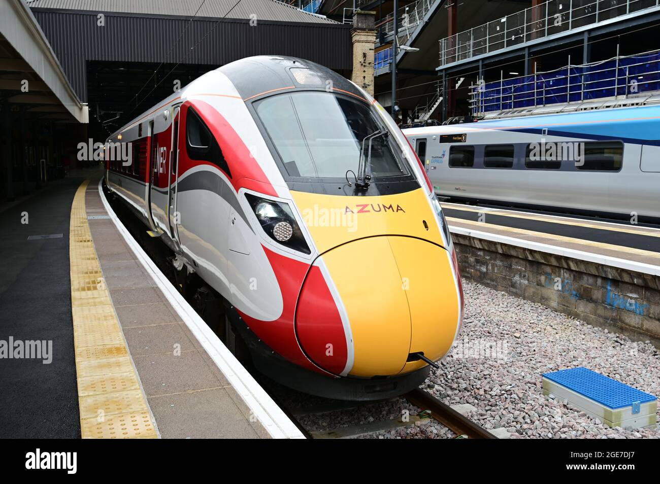Azuma Hitachi Class 800 at KIngs Cross station Stock Photo - Alamy