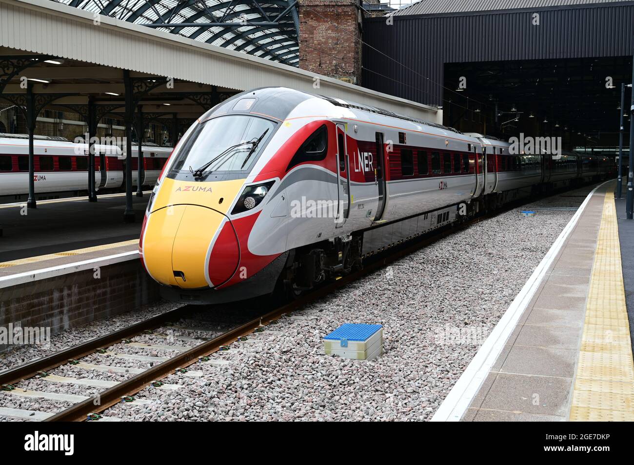 Azuma Hitachi Class 800 at KIngs Cross station Stock Photo - Alamy