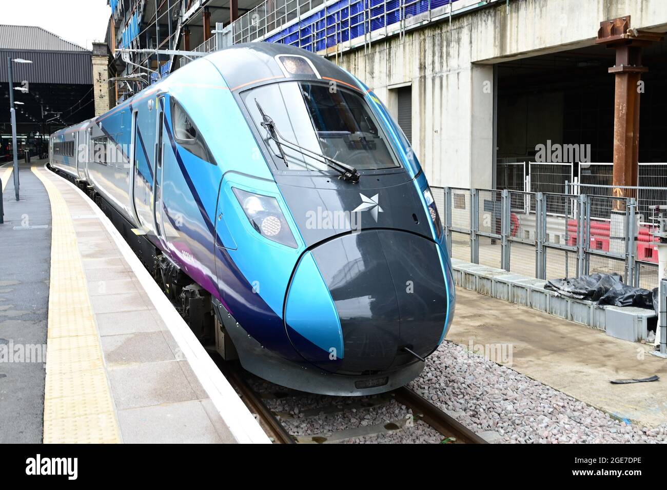 A Hitachi AT300 at Kings Cross Station Stock Photo - Alamy