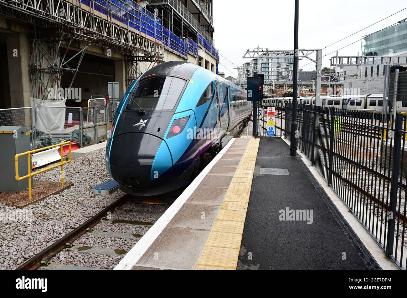 A Hitachi AT300 at Kings Cross Station Stock Photo - Alamy