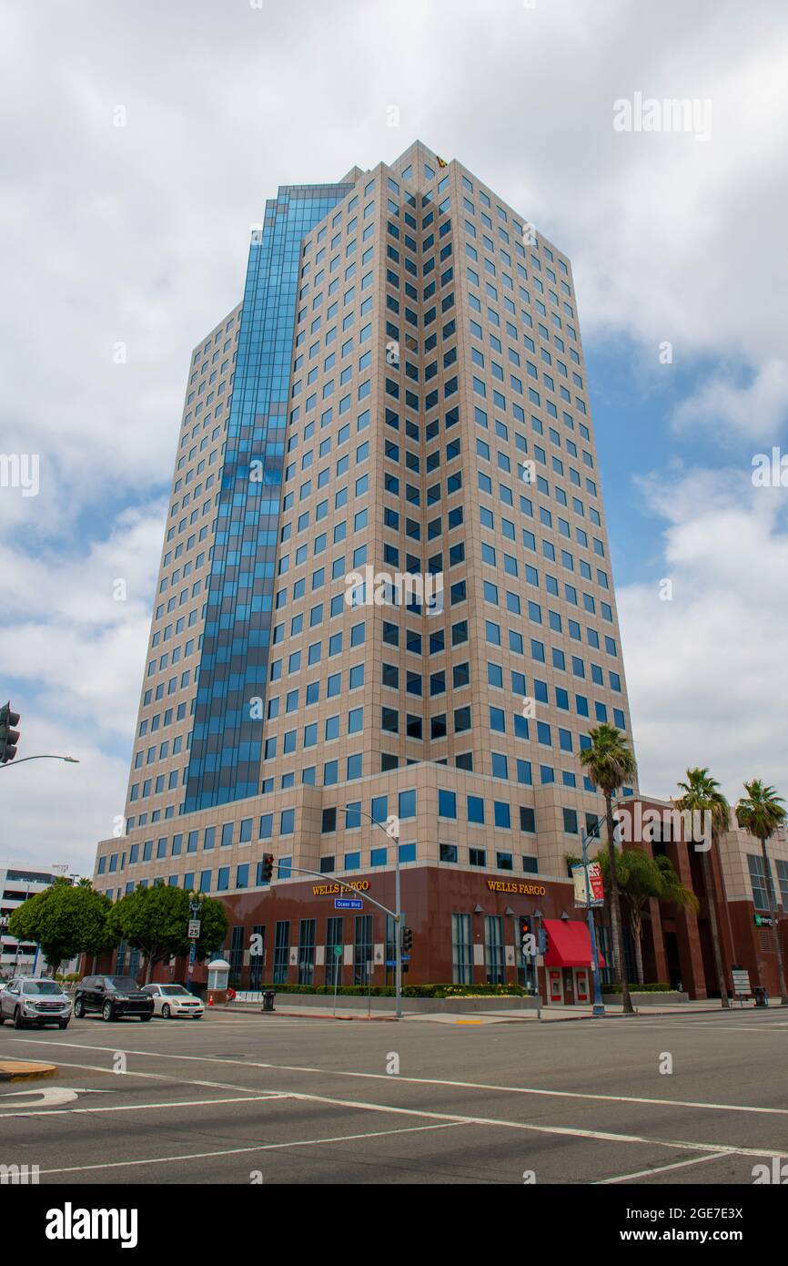 Wells fargo building hi-res stock photography and images - Alamy