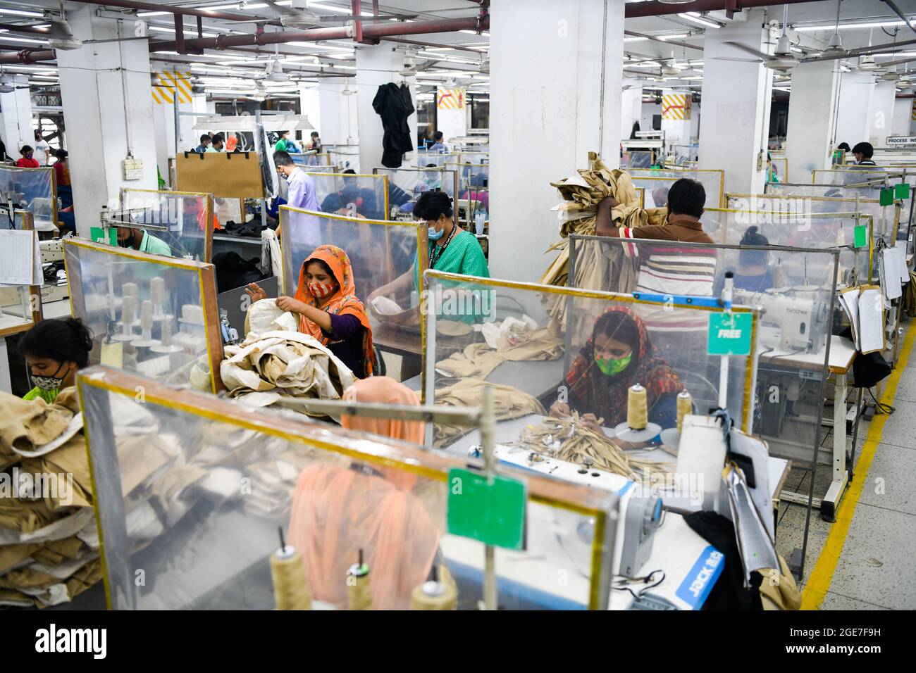 Dhaka, Bangladesh. 17th Aug, 2021. Ready-Made Garment (RMG) employees ...