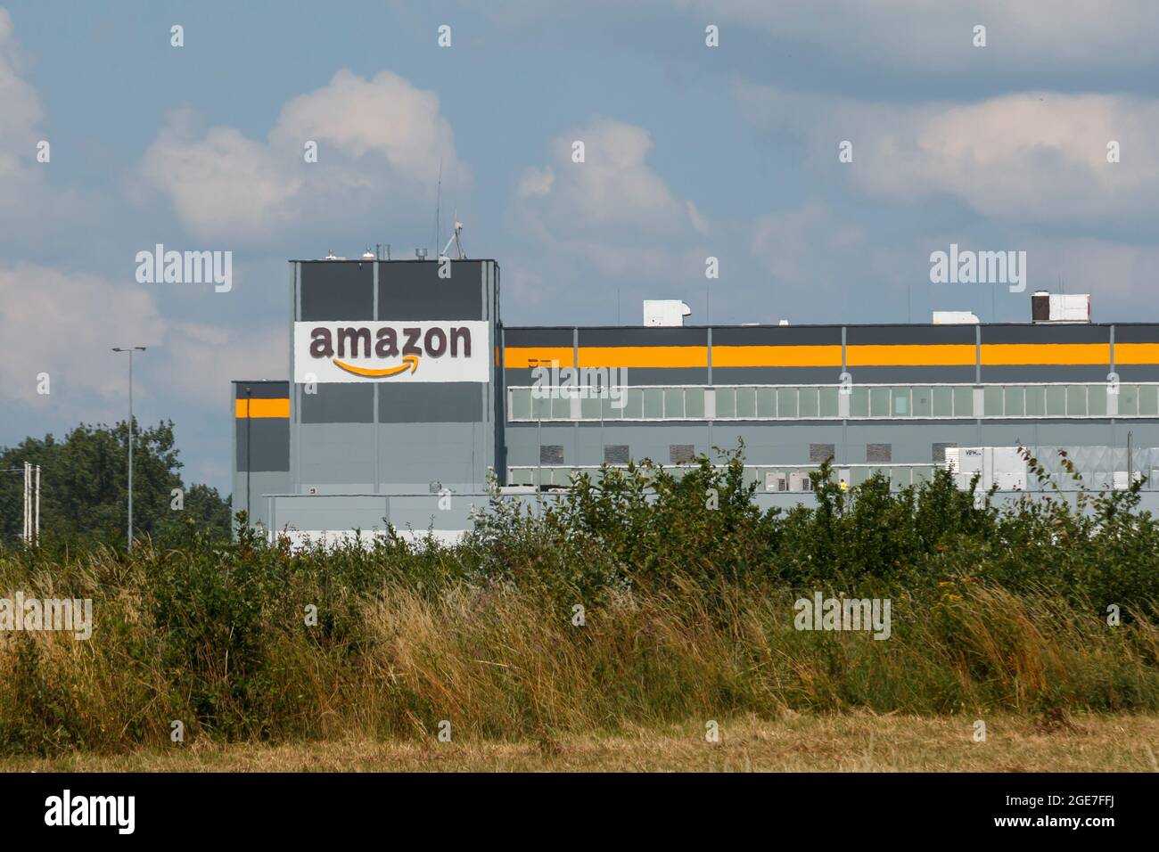 Amazon logistics center hi-res stock photography and images - Alamy