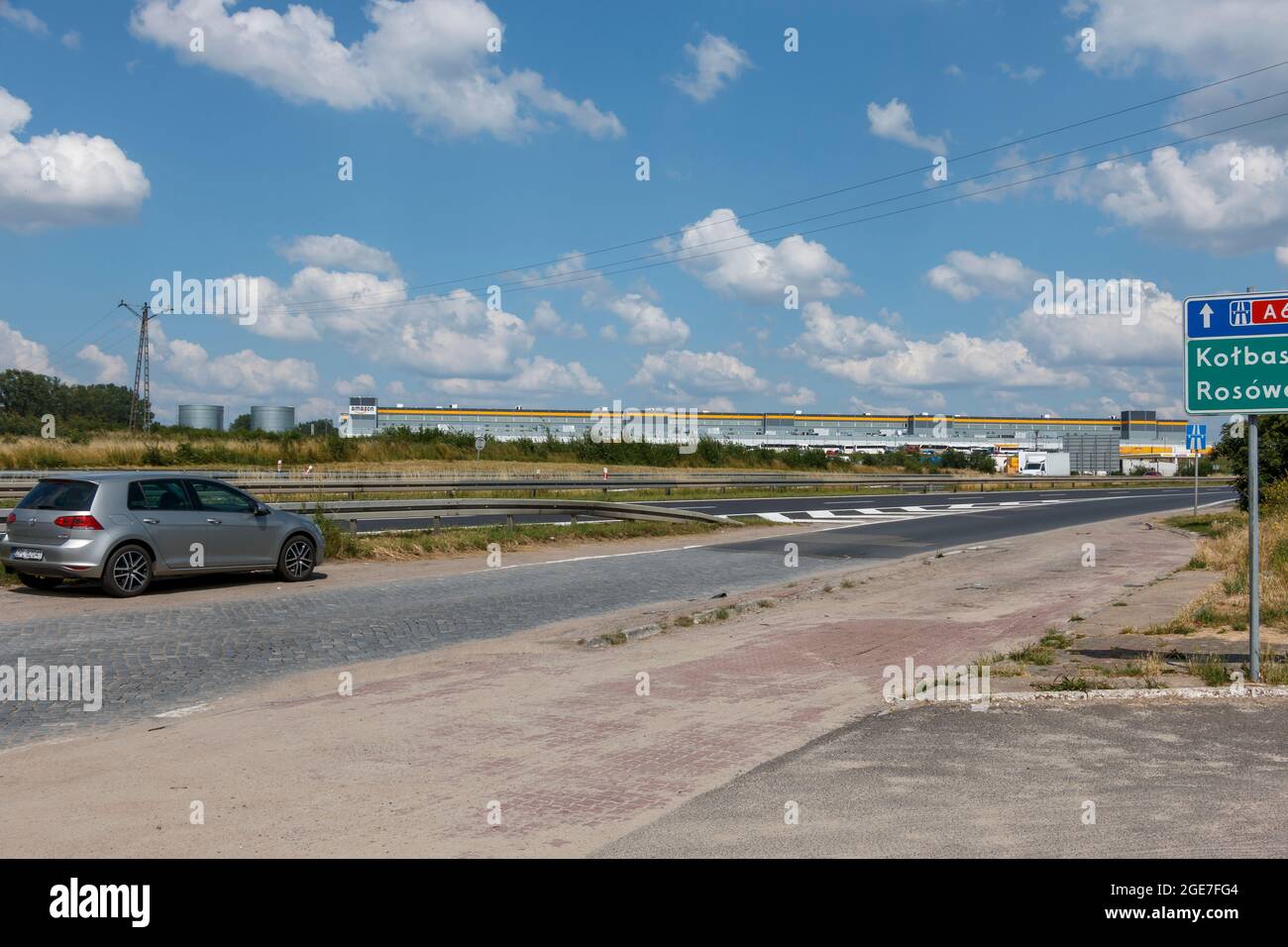 Amazon logo fulfillment centre hi-res stock photography and images - Alamy