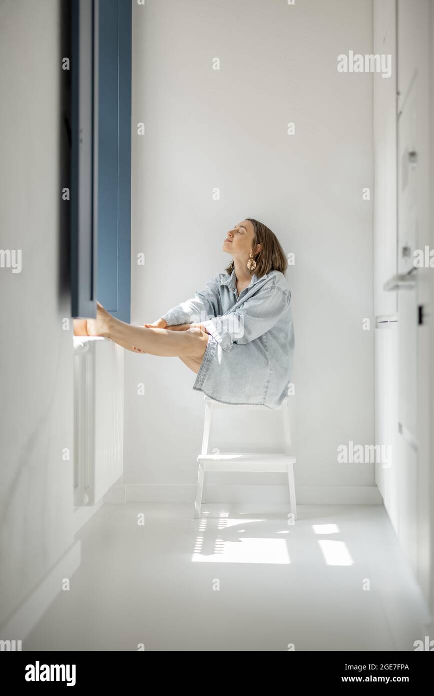 Woman depression alone home hi-res stock photography and images - Alamy