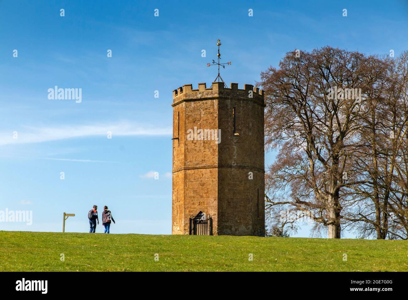 UK, England, Oxfordshire, Wroxton, walkers at C18th dovecote on Wroxton ...
