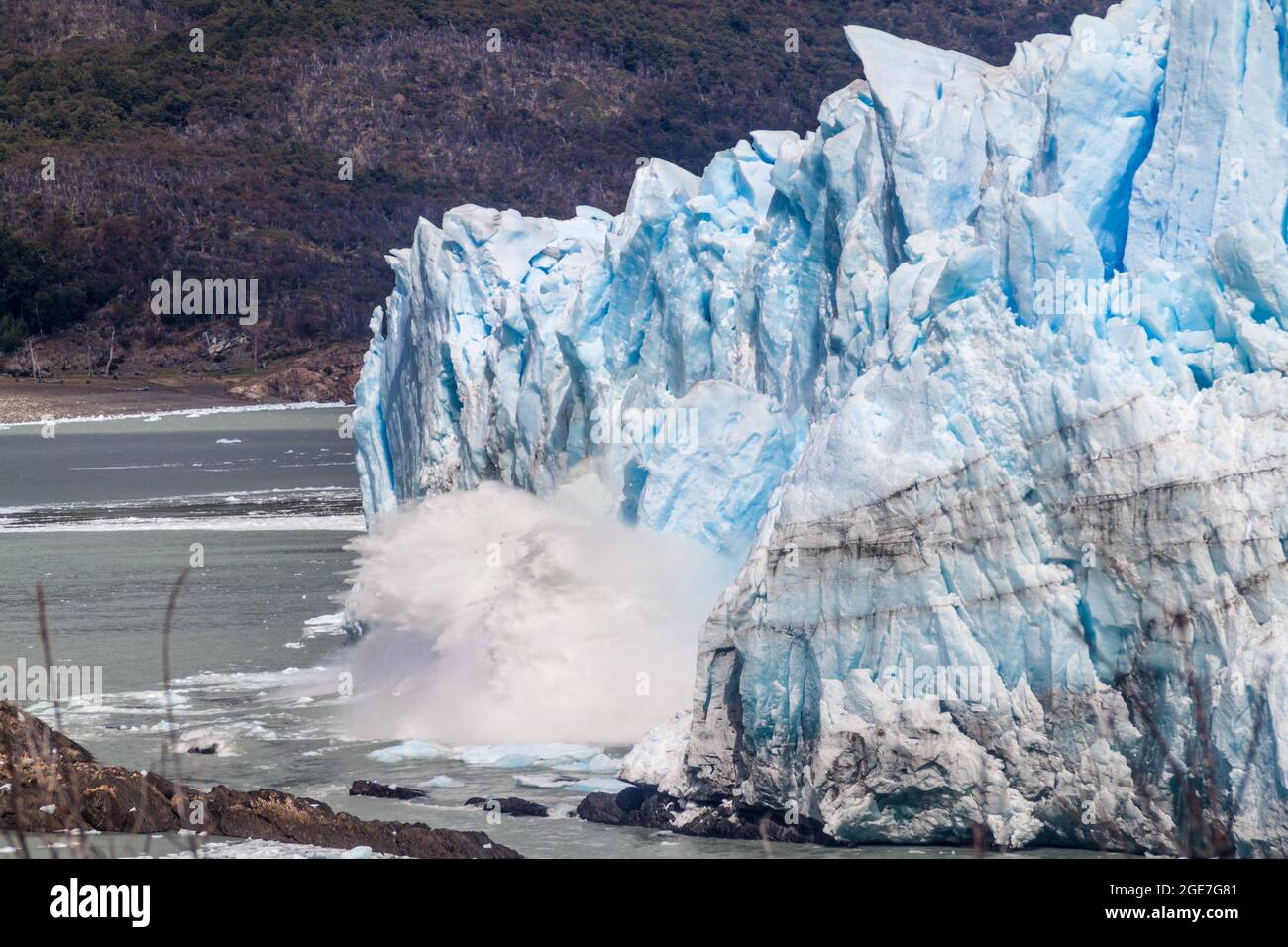 Ice falling from Perito Moreno glacier, Argentina Stock Photo - Alamy