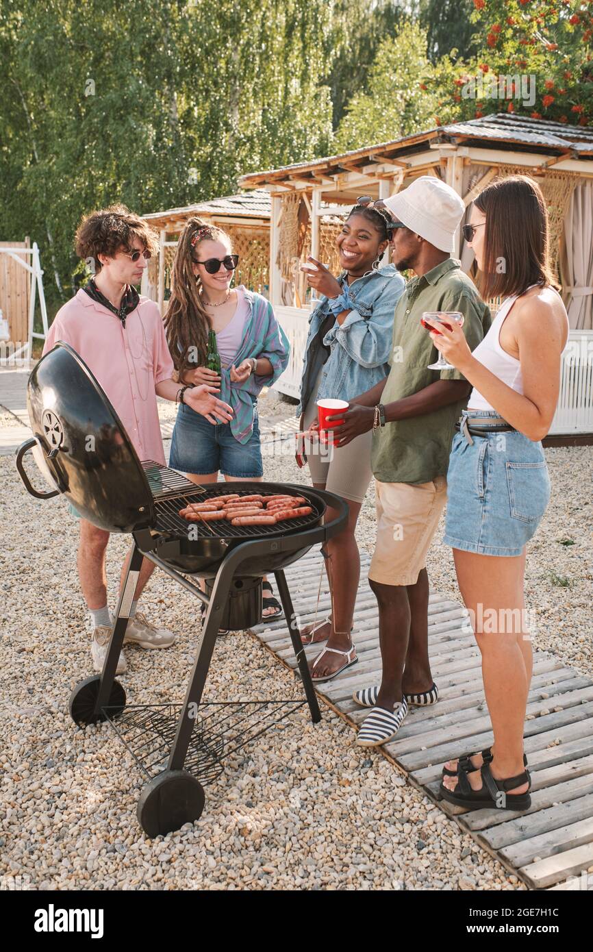 Young people drinking alcohol eating hi-res stock photography and ...