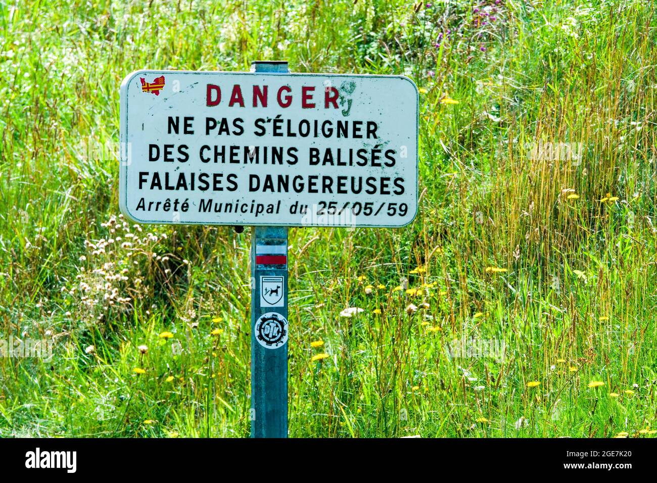 Dangerous pathfoot hi-res stock photography and images - Alamy