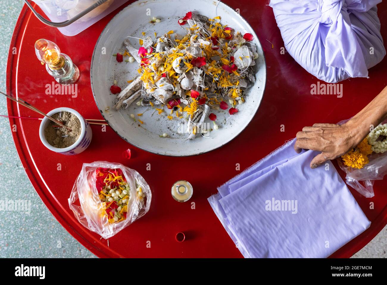 Cremation process ashes hi-res stock photography and images - Alamy