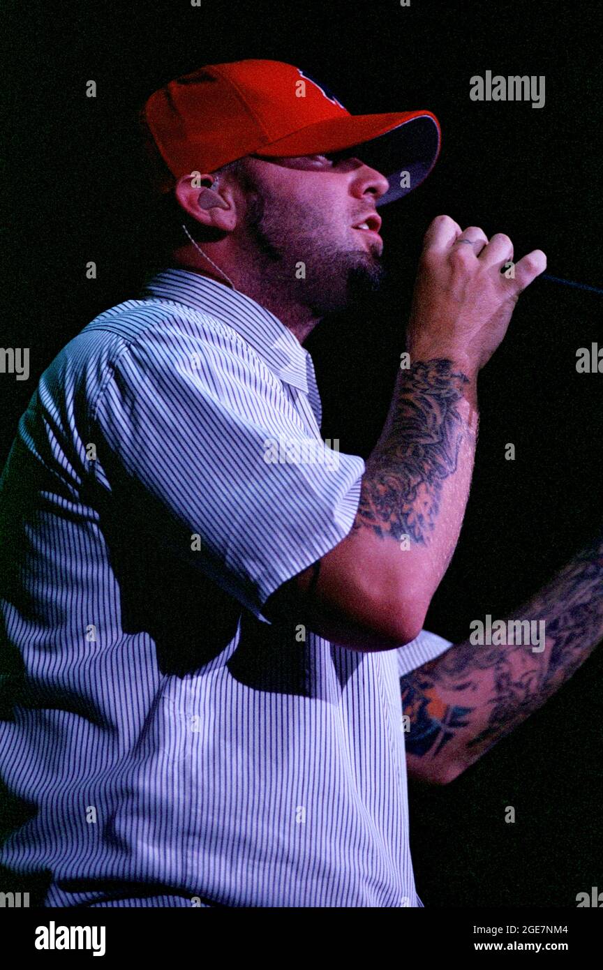 Fred durst vocals hi-res stock photography and images - Alamy