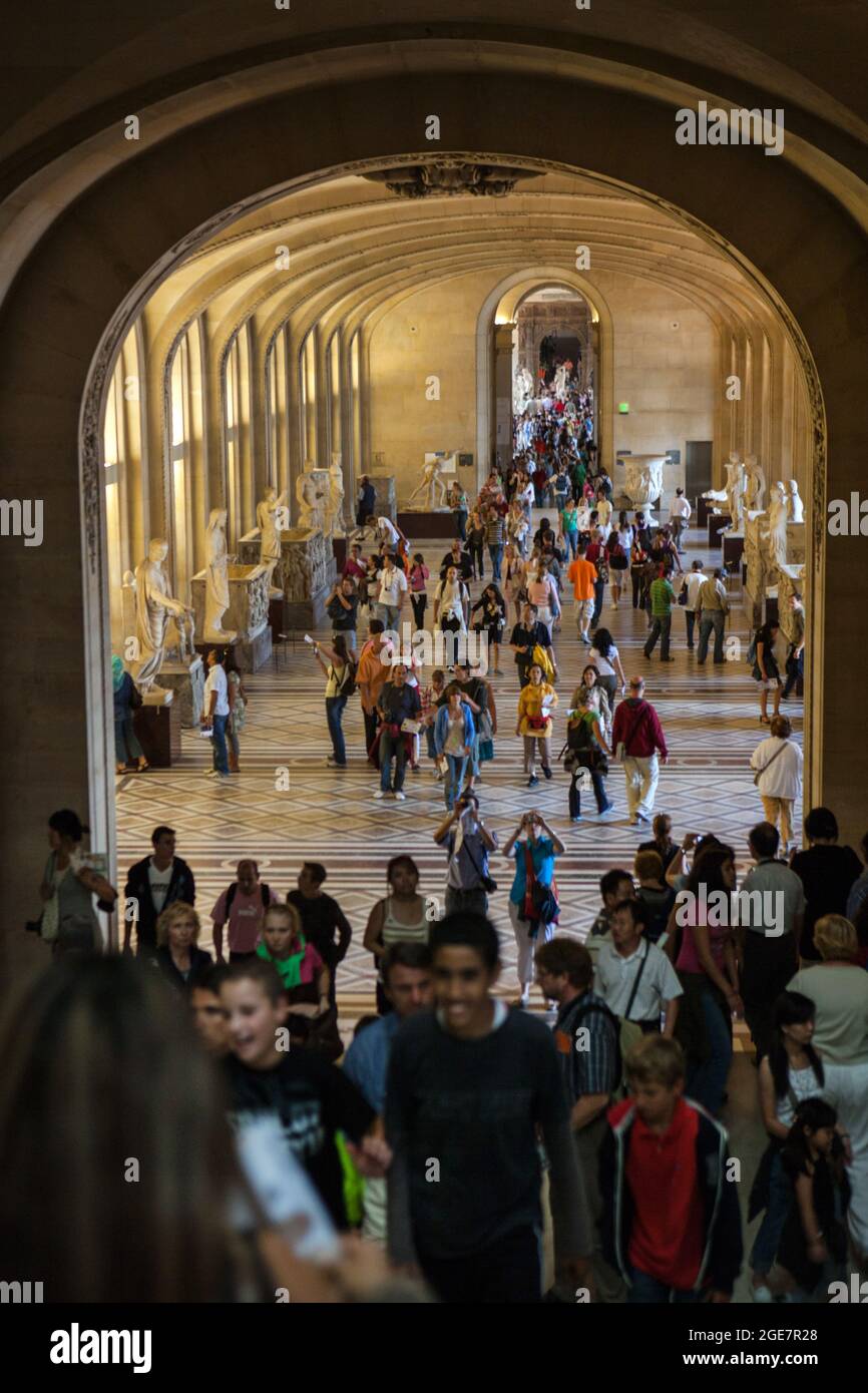 Gallery hallway louvre museum paris hi-res stock photography and images ...