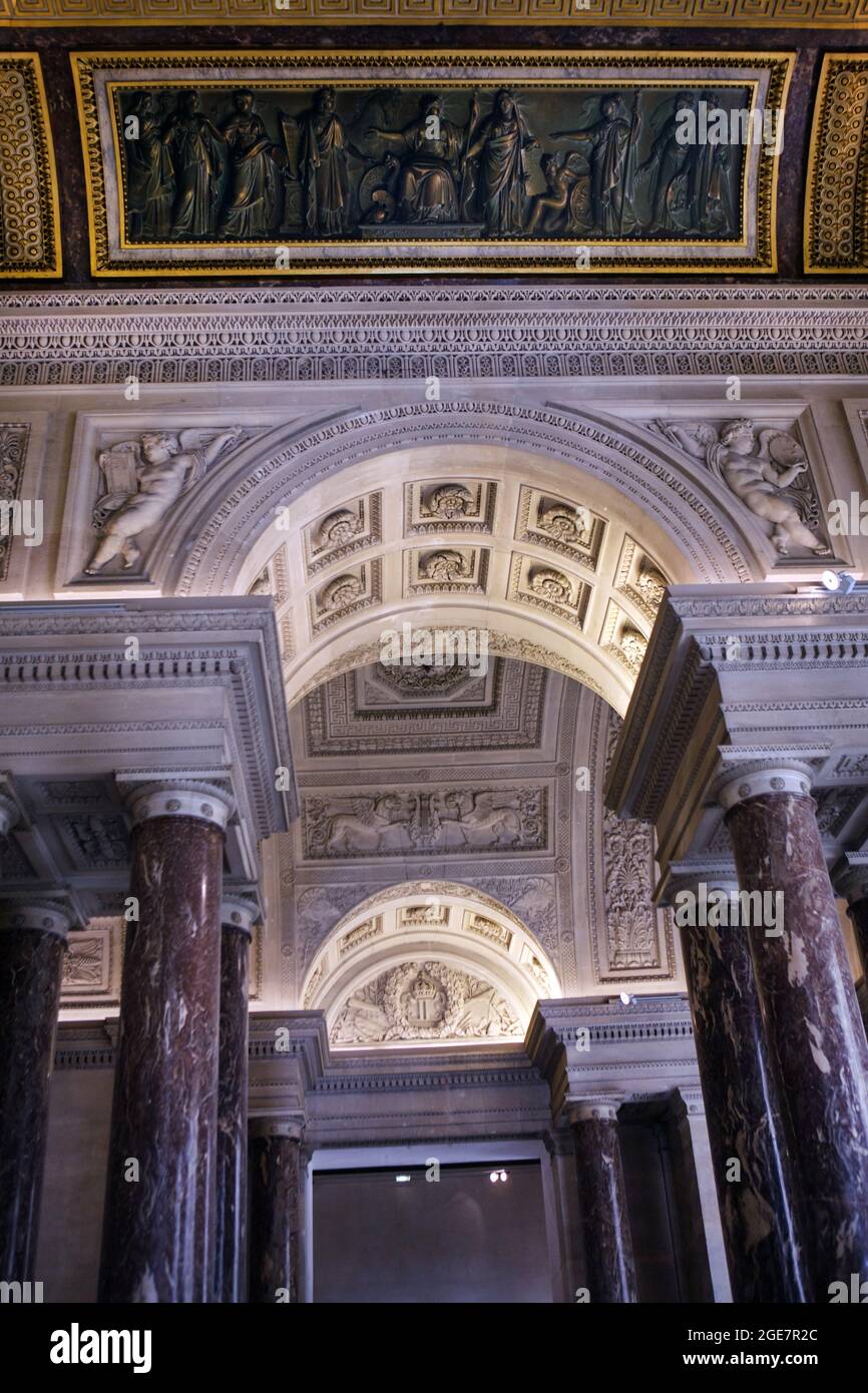 Gallery hallway louvre museum paris hi-res stock photography and images ...