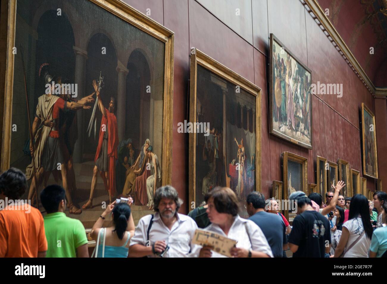 Paris france crowd watching hi-res stock photography and images - Alamy