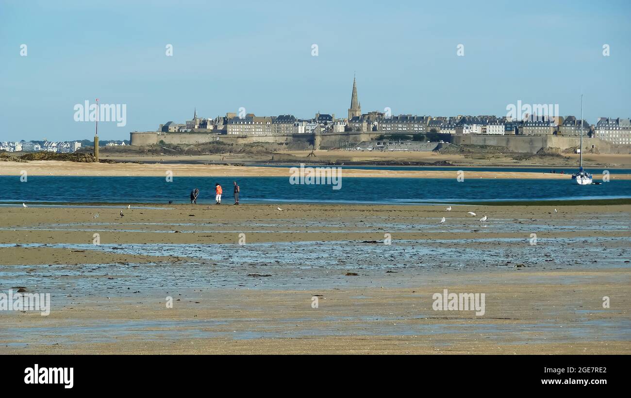 Dinard bay hi-res stock photography and images - Alamy