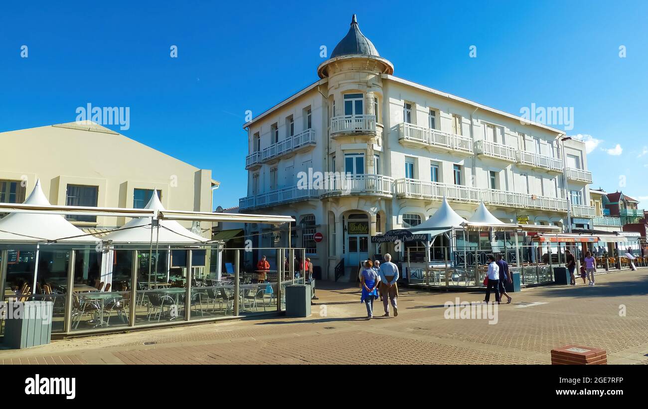 Soulac sur mer hi-res stock photography and images - Alamy